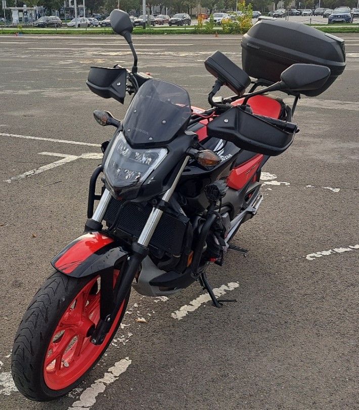 Hondu NC 750 SA, sa dodatnom opremom | Auti.hr